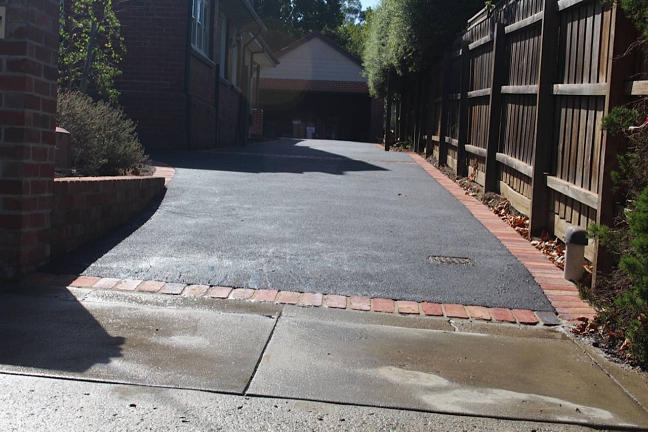 Brick Edged Asphalt Driveway – Topcat Asphalt Driveways